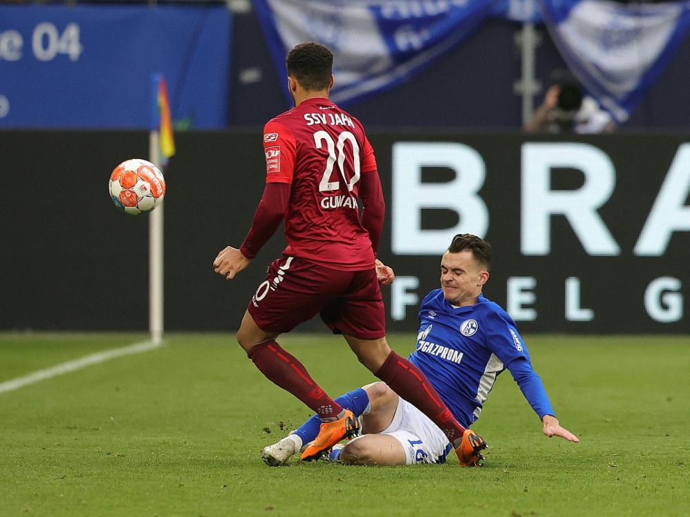 Regensburg: Guwara für zwei Spiele gesperrt - Fussballdaten