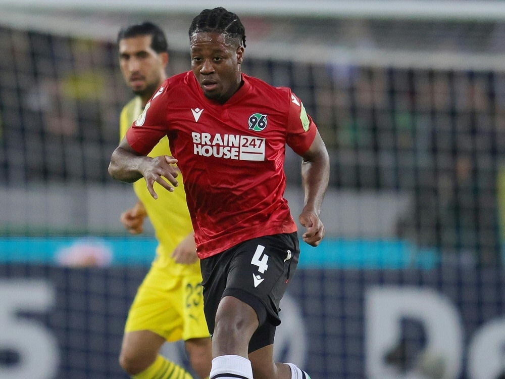 Hannover verpflichtet Verteidiger Arrey-Mbi fest - Fussballdaten