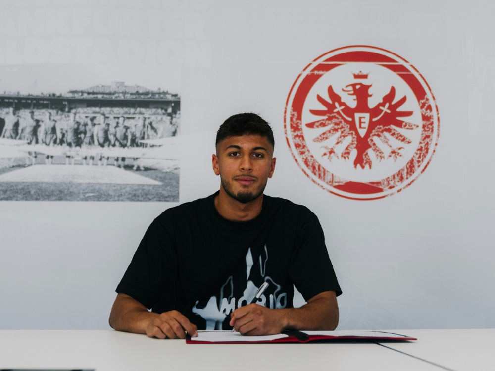 Frankfurt gibt Nachwuchsspieler Ghotra Profivertrag - Fussballdaten