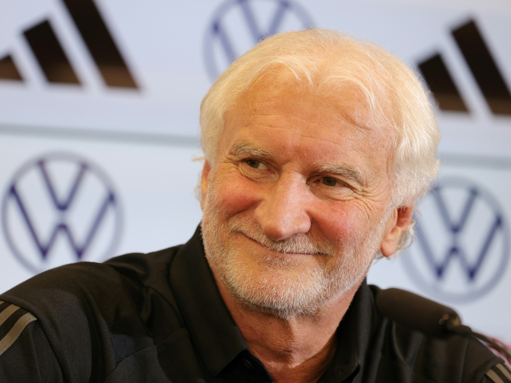 Völler verteidigt USA-Reise - Fussballdaten