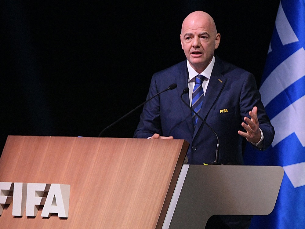 Fußball-WM 2030 mit Spielen auf drei Kontinenten - Fussballdaten