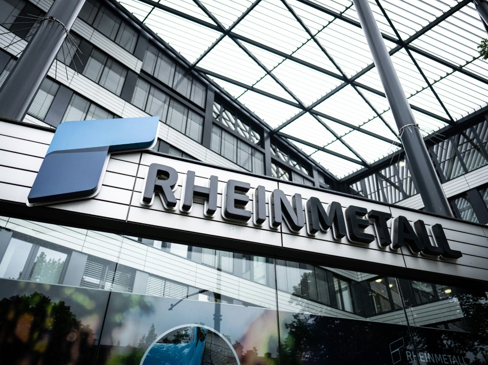 Mit Panzer: BVB-Fans mit Protest gegen Rheinmetall - Fussballdaten