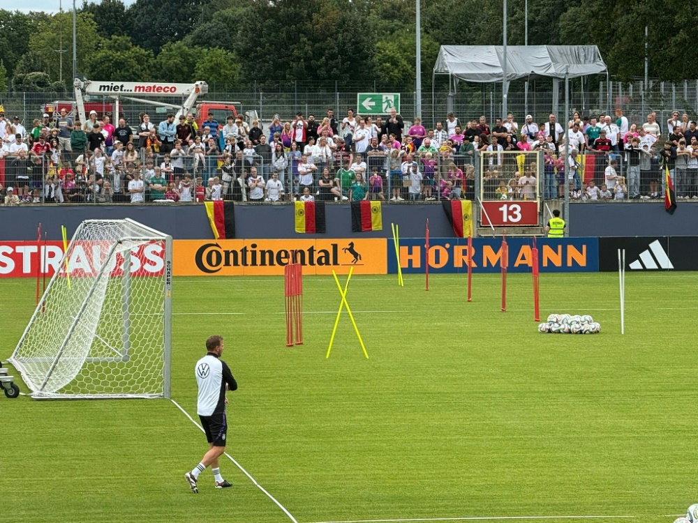 7000 Fans feiern DFB-Elf - Fussballdaten