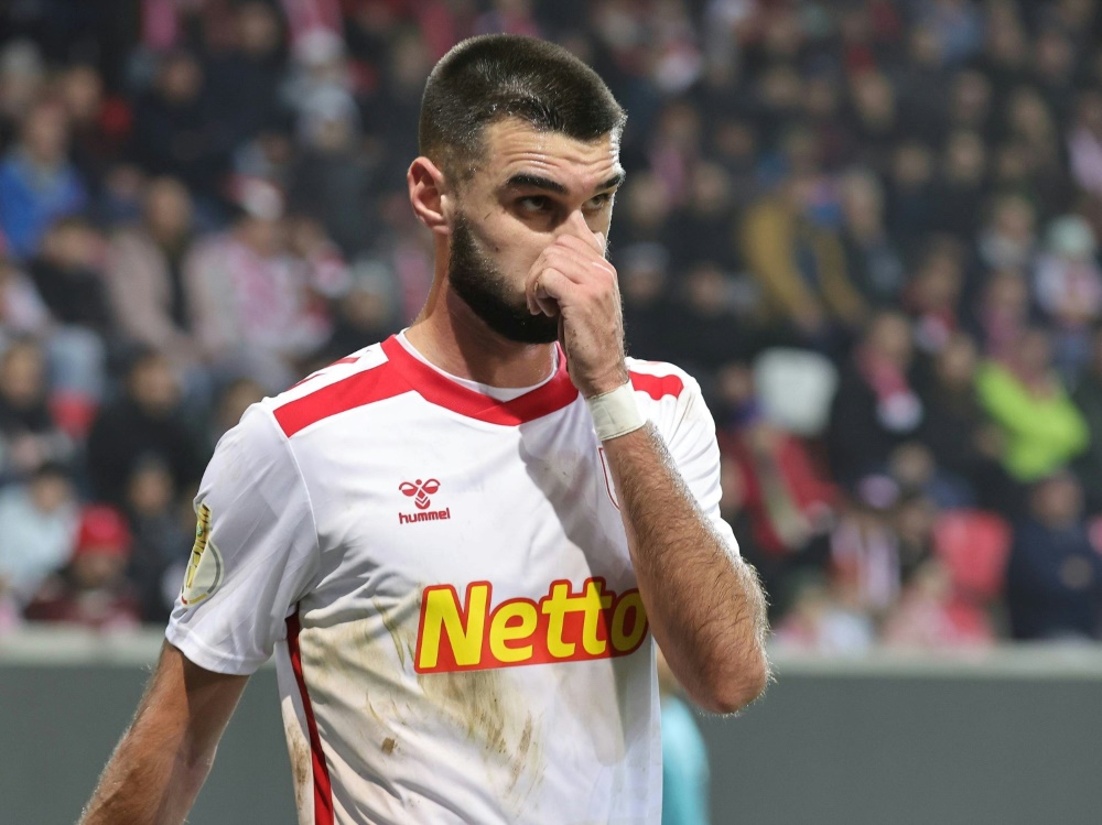 Bulic trifft und sieht Rot: Regensburg wirft Fürth raus - Fussballdaten