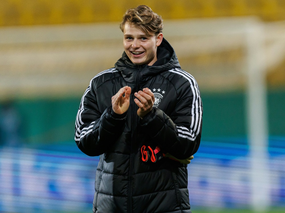 Medien: Bayern mit Köln über Urbig-Wechsel einig - Fussballdaten