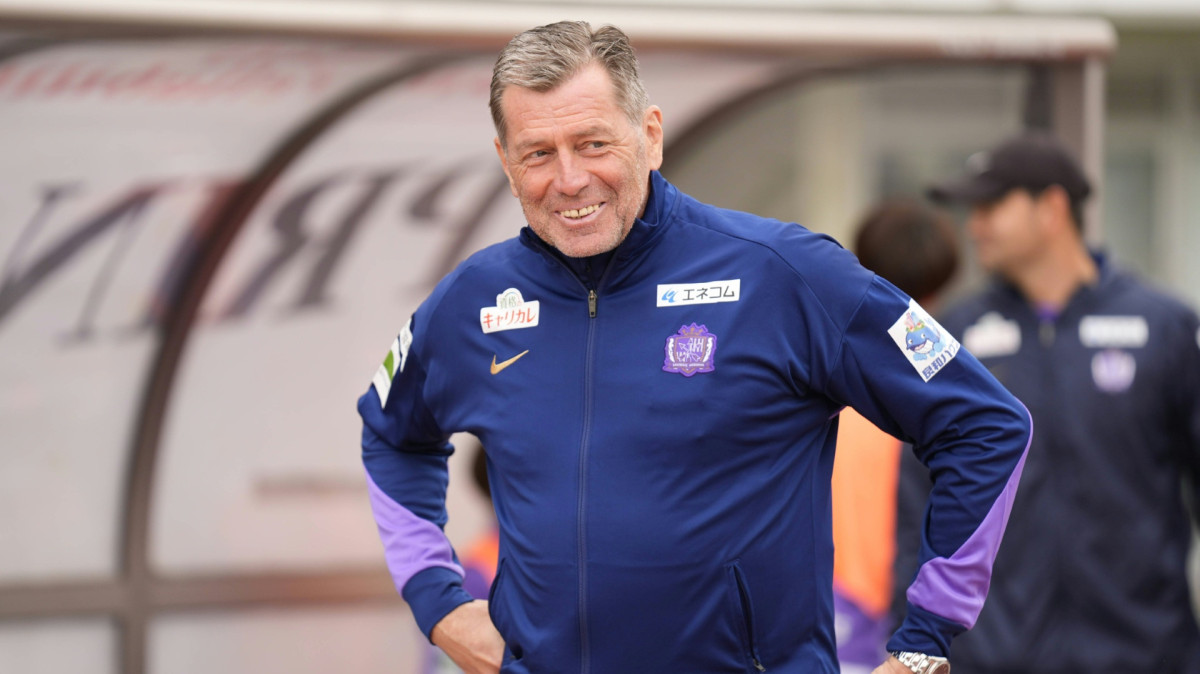 Skibbe bleibt in Japan und übernimmt Vissel Kobe - Fussballdaten