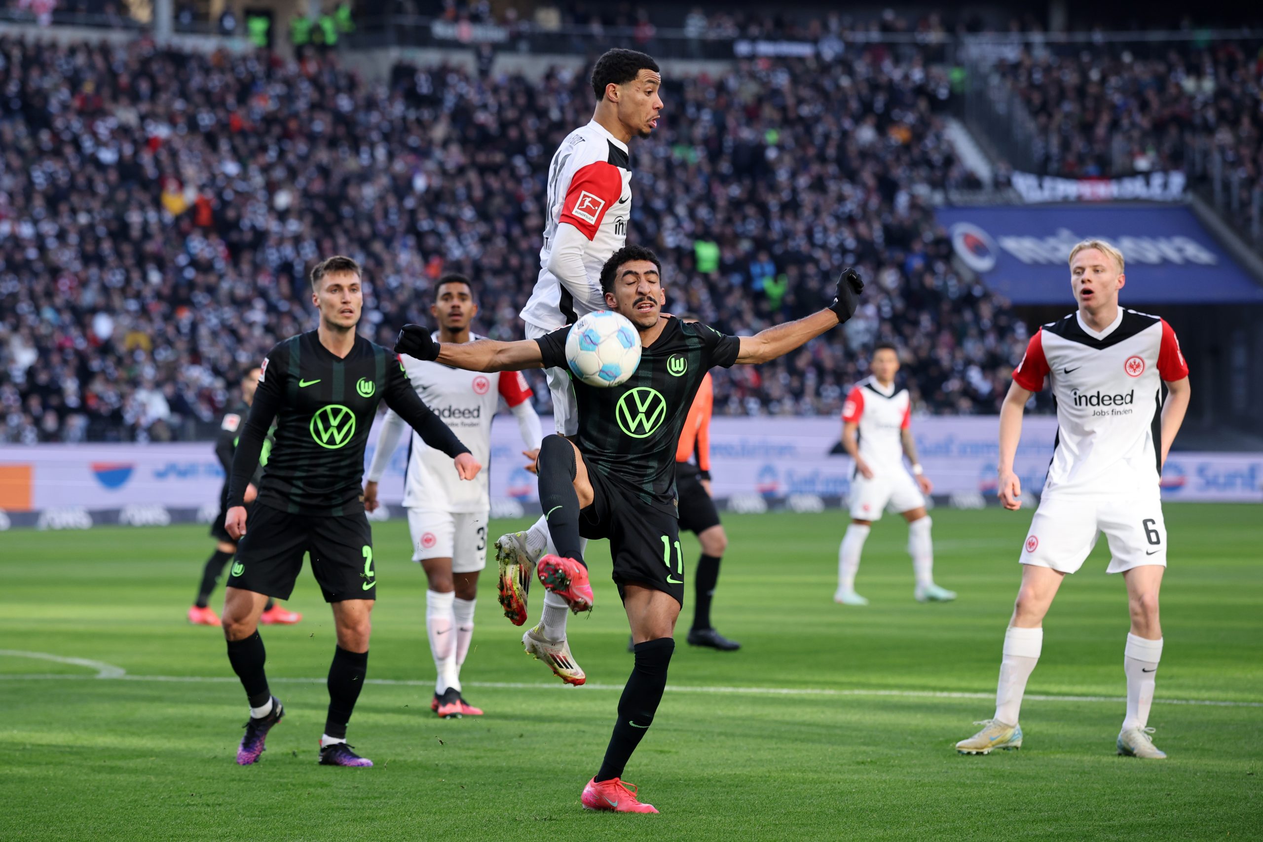Last-Minute-Transfer? Frankfurt wohl auf Suche nach weiteren Stürmer ...