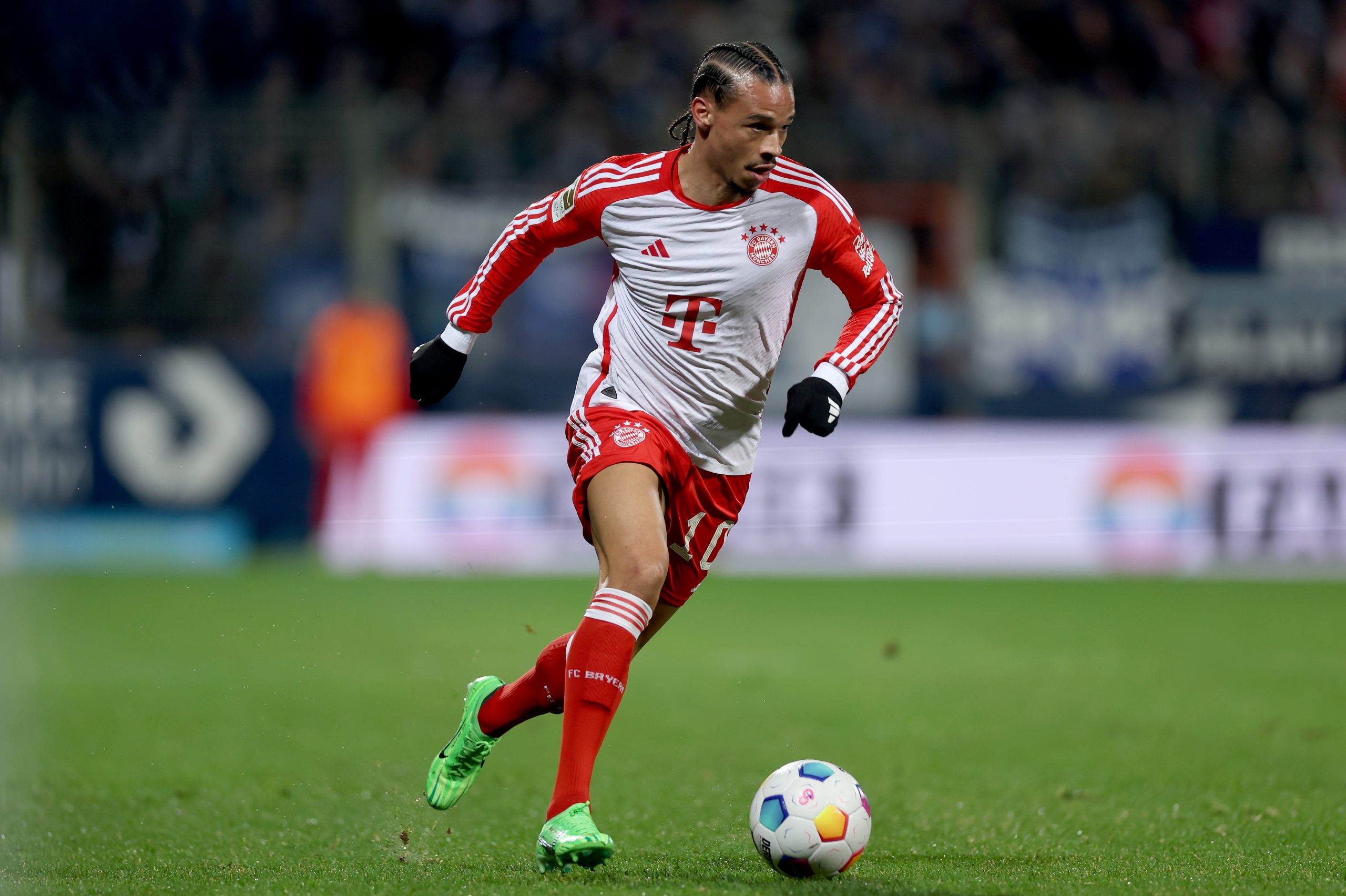 Einigung erzielt: Sané verlängert beim FC Bayern – trotz Gehaltskürzung ...