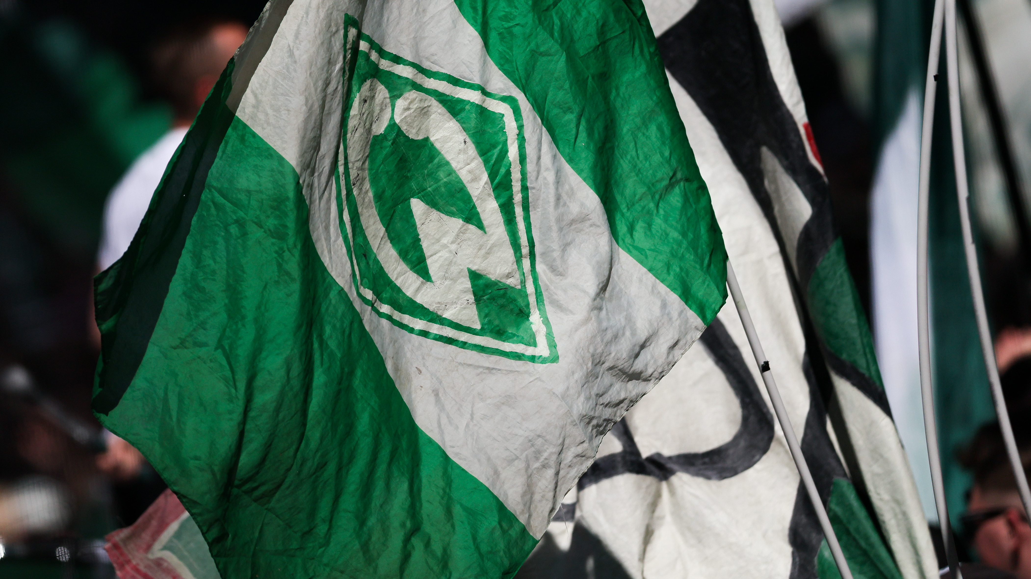 Auslaufender Vertrag, heiße Konkurrenz: Werder droht sein Sturm-Juwel ...