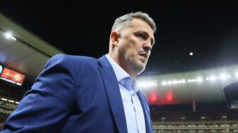 Schnelles Ende: Ajax löst Vertrag mit Ex-Trainer bereits wieder auf ...