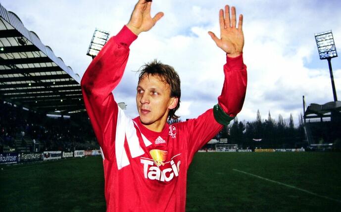 DDR-Star: So teuer war der Transfer von Andreas Thom - Fussballdaten